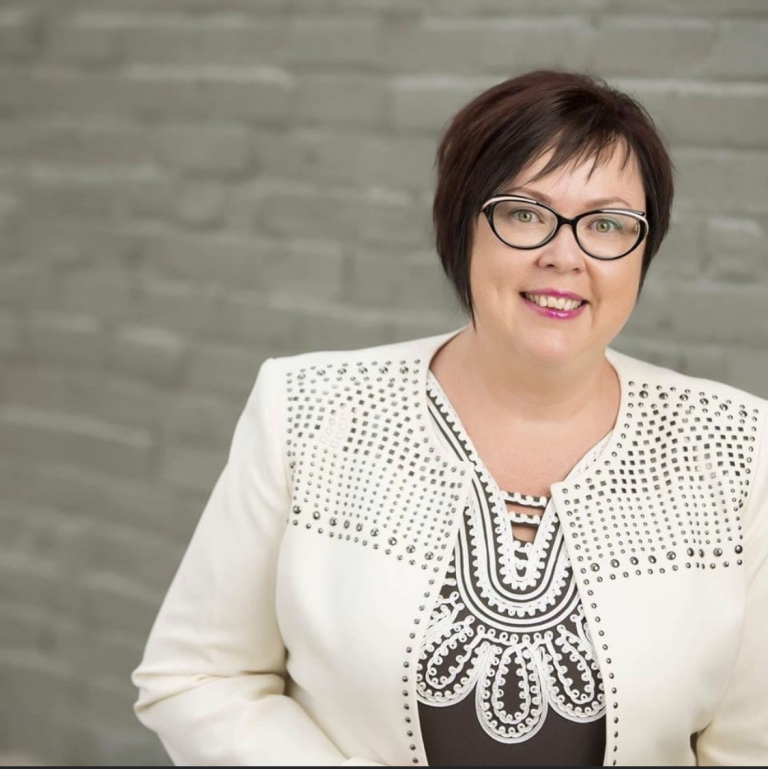 1:1 horse medicine sessions - Rebecca T Dickson